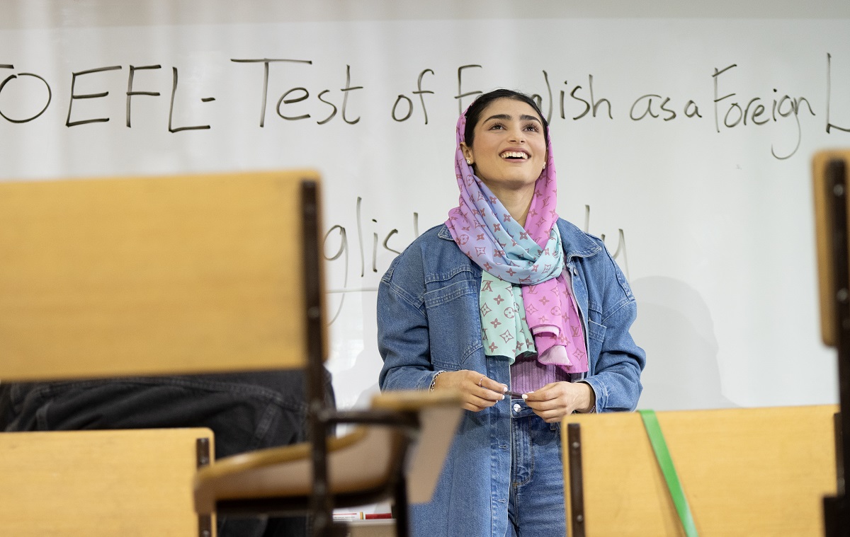 English: Speaking a Universal Language, in a Broadway Premiere - New ...