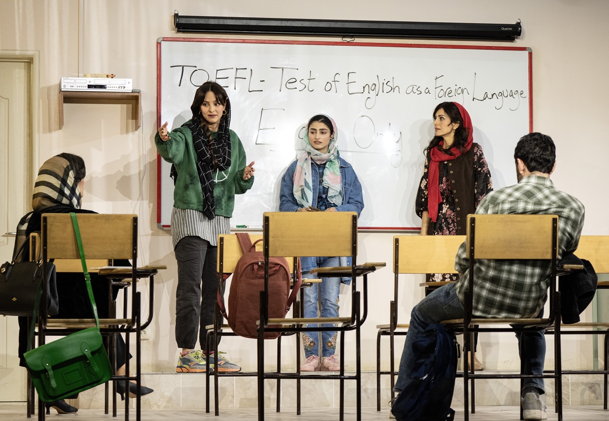 English: Pulitzer-Winning Play Translates Well on Broadway - New York ...